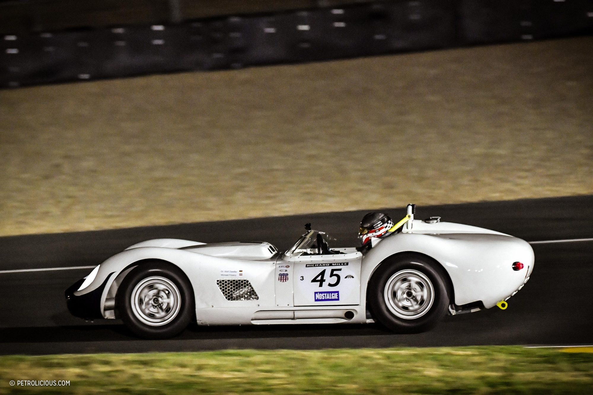 18 Photos Of The Golden Age Of Sports Racing Cars At The Le Mans ...